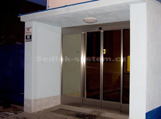 Výkladce a vstupní portály